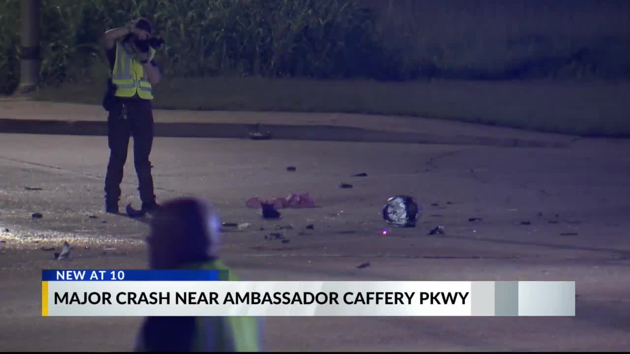 Motorcyclist critically injured in crash on Ambassador Caffery – KLFY.com