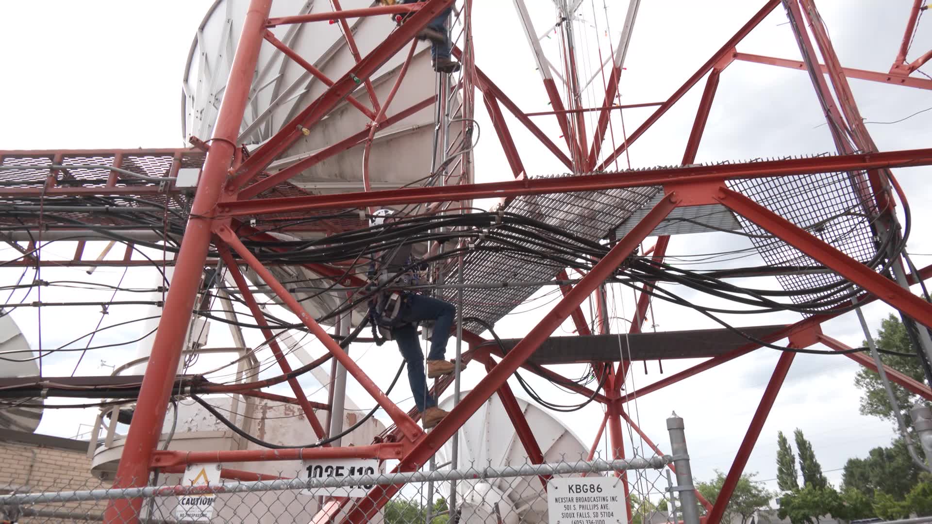 FCC chairman climbs KELOLAND-TV tower – WKRN News 2