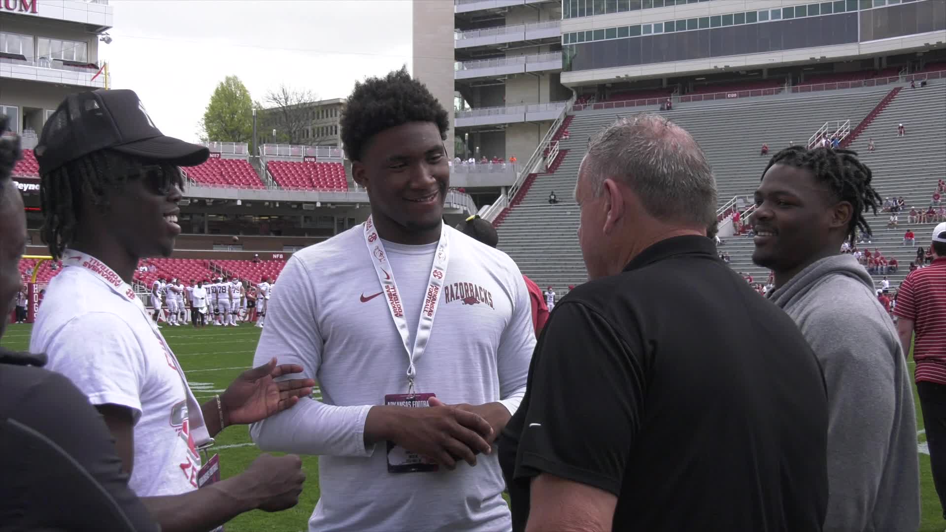 4-star Mills DE Charleston Collins reveals why he’s committing to ...