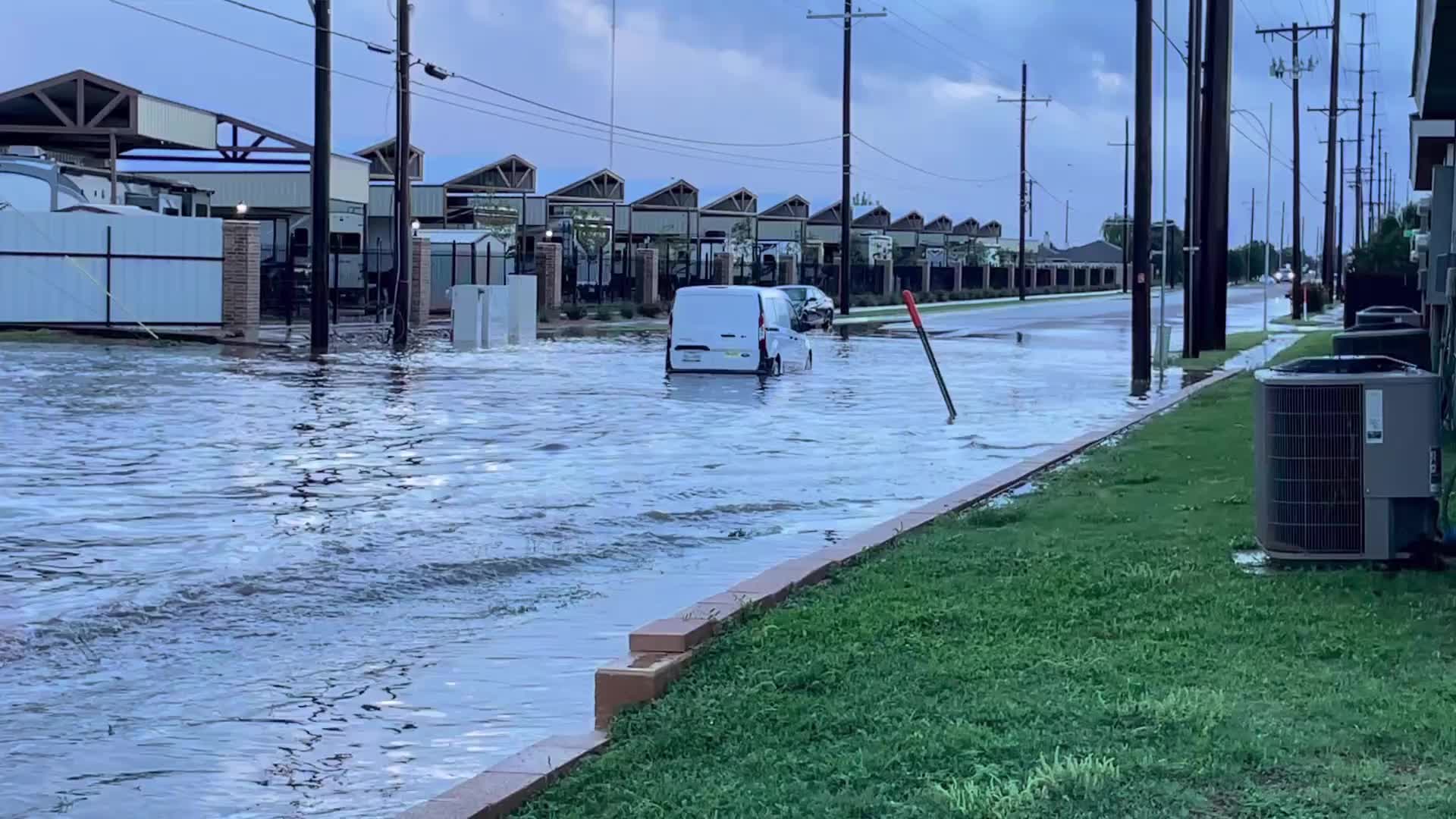 PHOTOS: Vehicles stuck, some Lubbock roads flooded after rain – KLBK ...