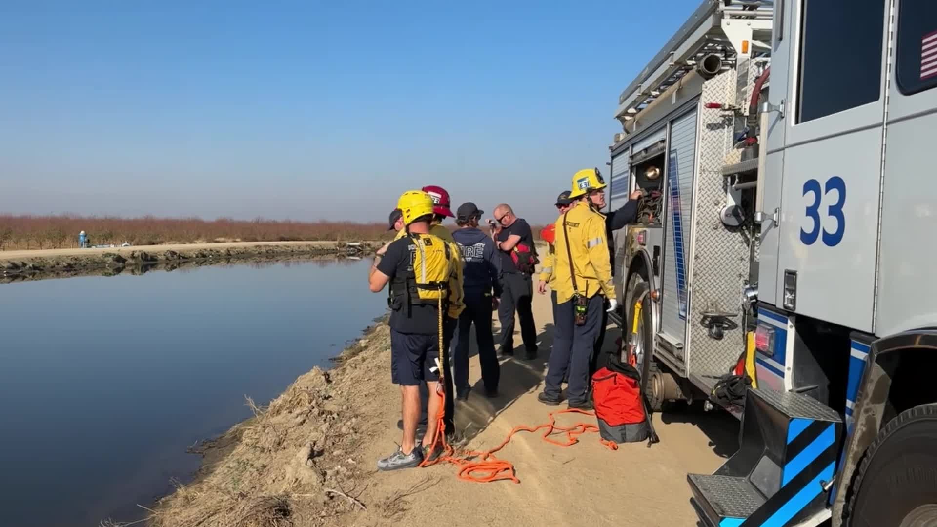 Firefighters, tow truck pull vacant vehicle out of canal: KCFD – KGET ...