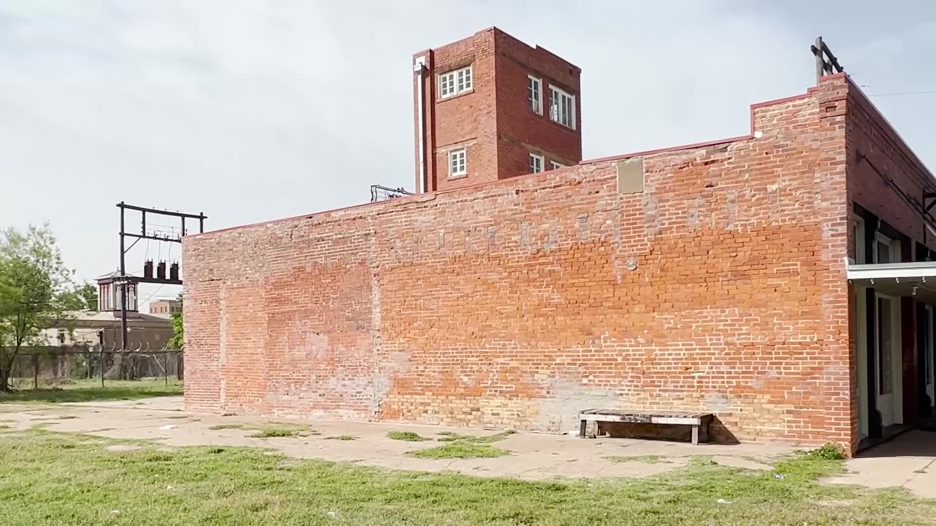 ‘World’s Littlest Skyscraper’ calls North Texas home – WKRN News 2