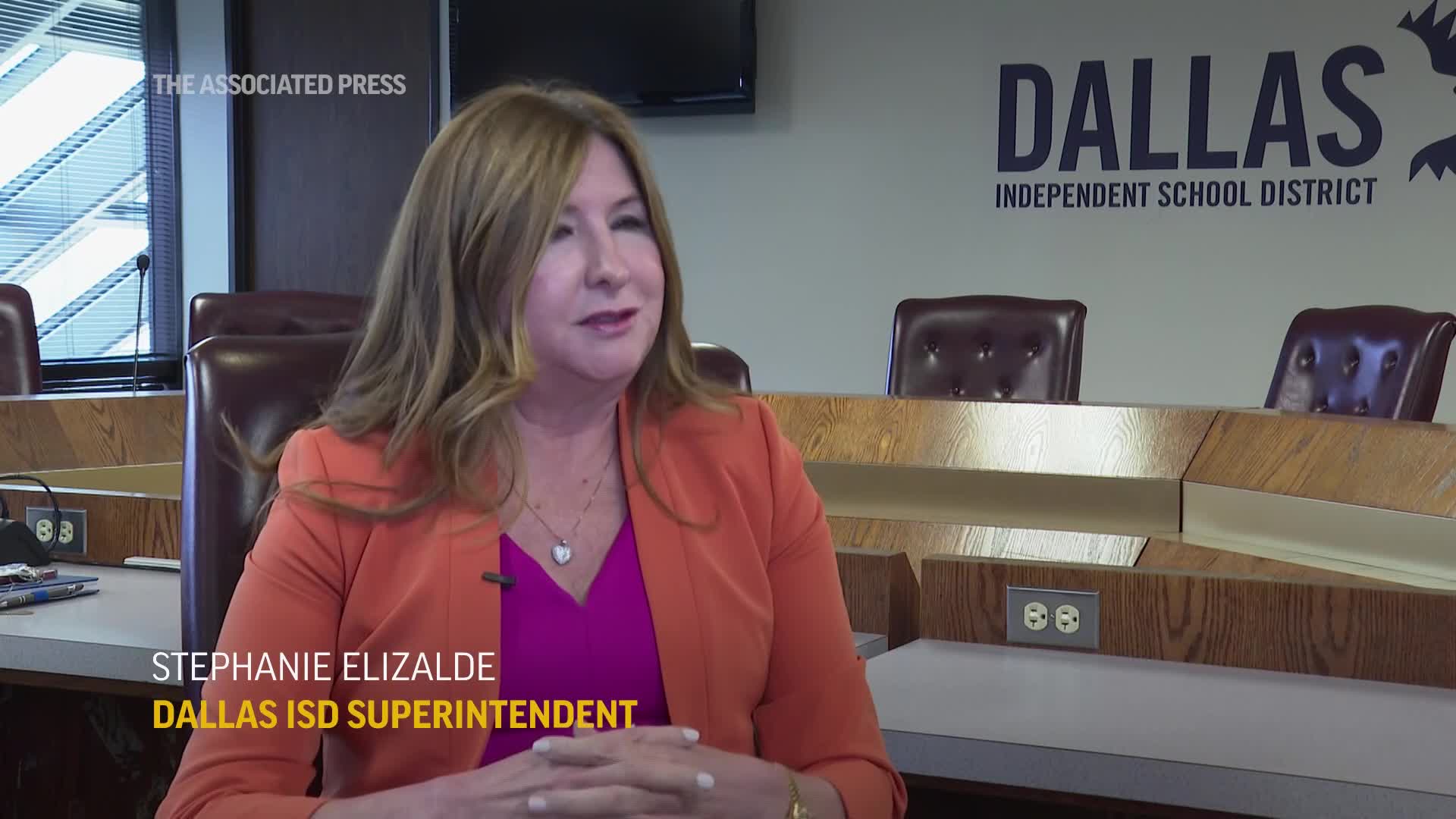 Texas school districts struggle to find armed officers under new state law – CW39 Houston