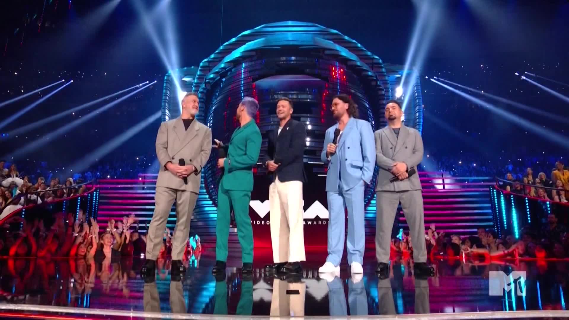 NSYNC reunites on VMA stage | CW39 HOUSTON – CW39 Houston